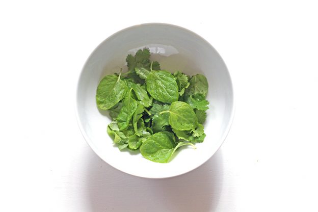 Chou fleur rôti croquant et pimenté sauce verte